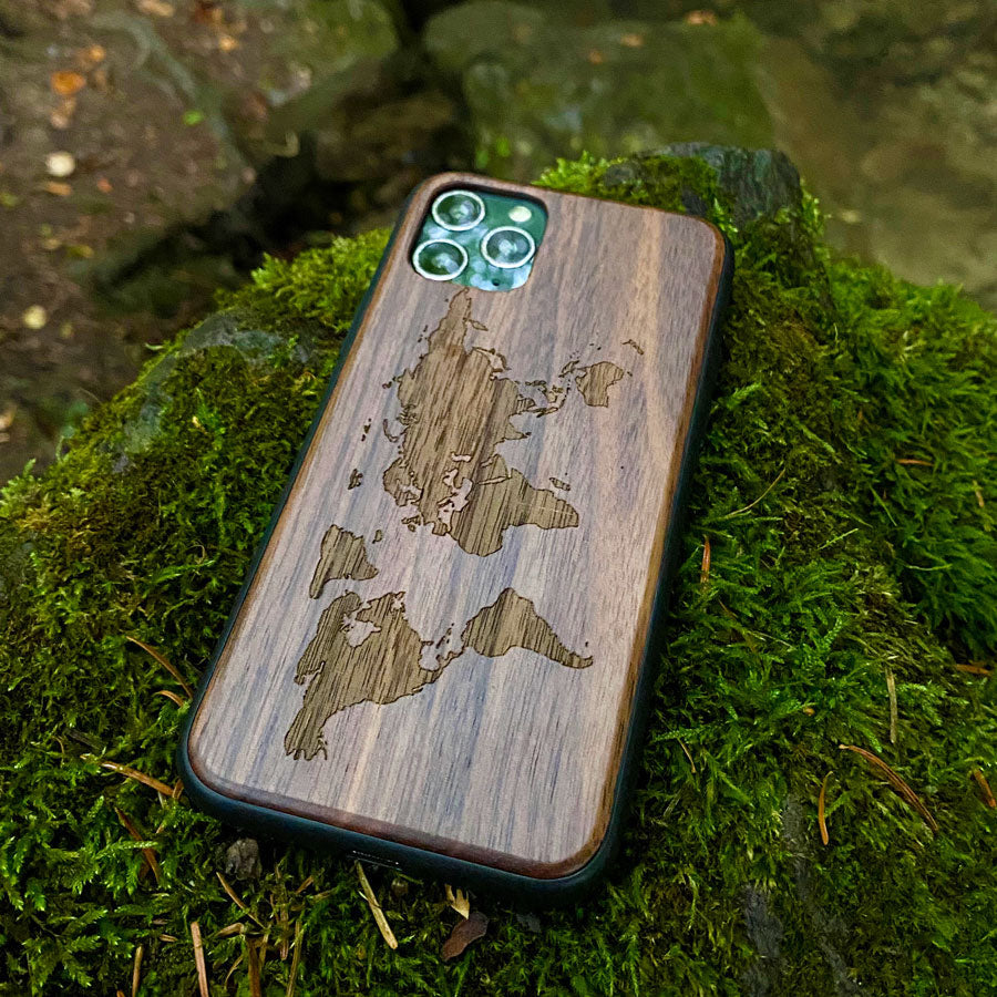 Nussholz Handyhülle iPhone 15 Pro Max - Welt – woodbold